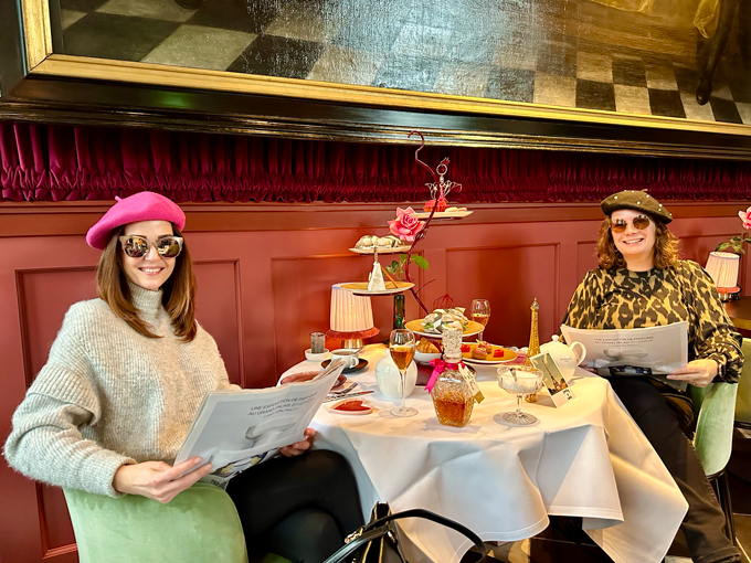 Emily in Paris High Tea in het Relais & Châteaux Weeshuis in Gouda ...